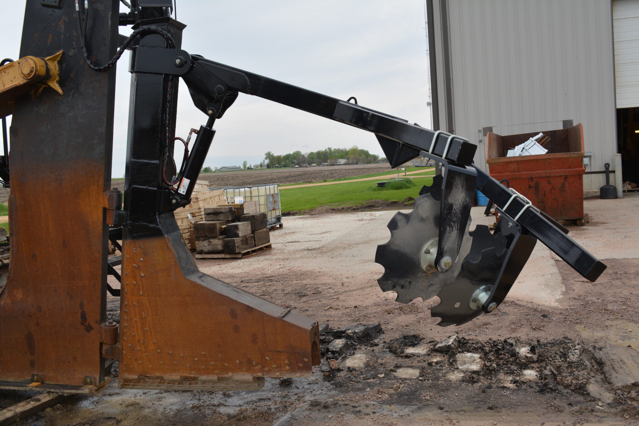 1999 Wolfe 400 – A & E Construction Supply Inc.